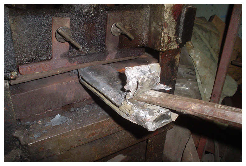 Knifemaking - Making a Motorcycle Chain San Mai Damascus Knife ...